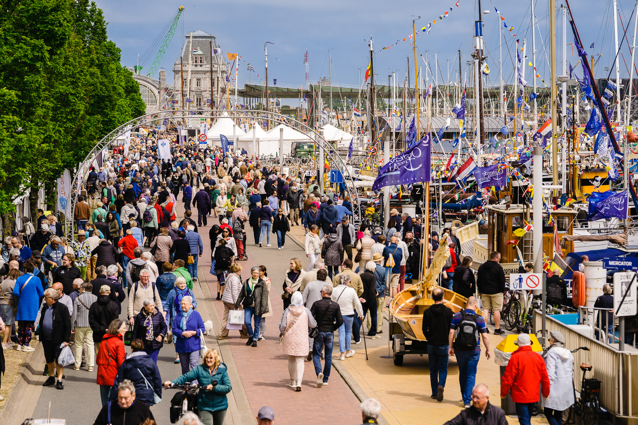 About Ostend at Anchor | Oostende voor anker